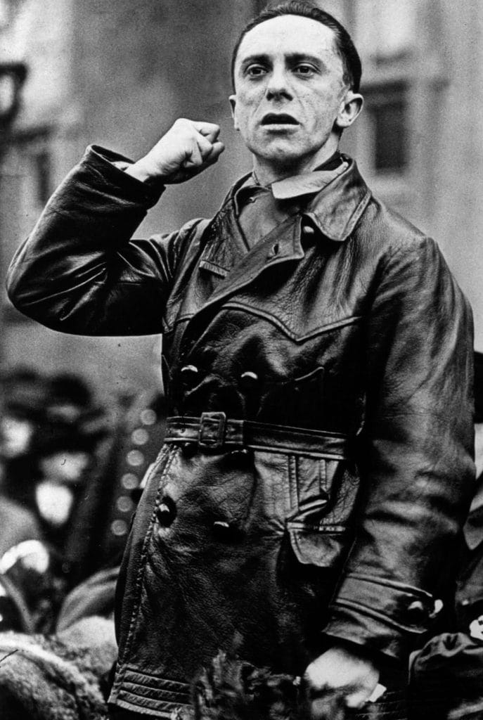 Joseph Goebbels (1897-1945): Nazi propagandasının mimarının hayatı ...